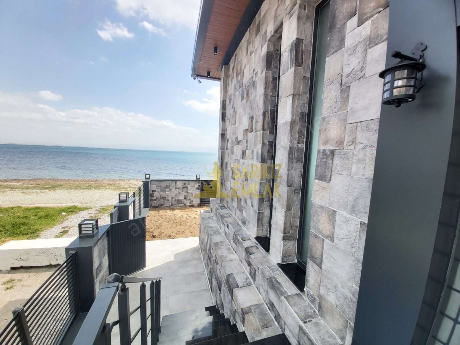 EDREMİT GÜRE DE DENİZE SIFIR ÖZEL TASARIM MÜSTAKİL VİLLA-Güre ...